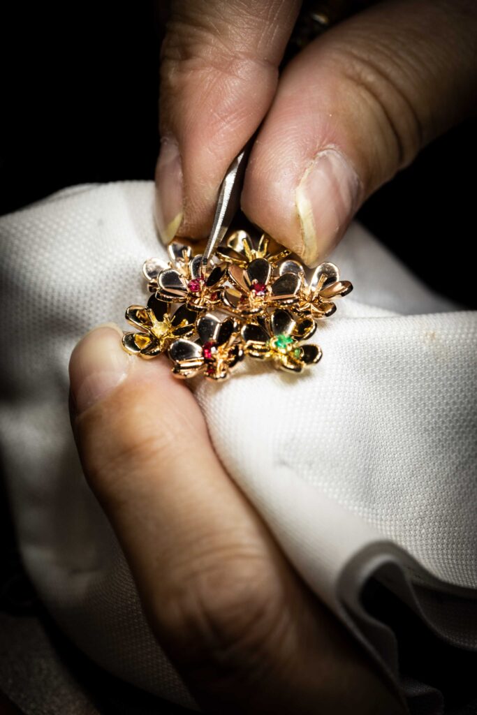 Van Cleef & Arpels Adds Emeralds to Its Frivole Collection - A&E Magazine