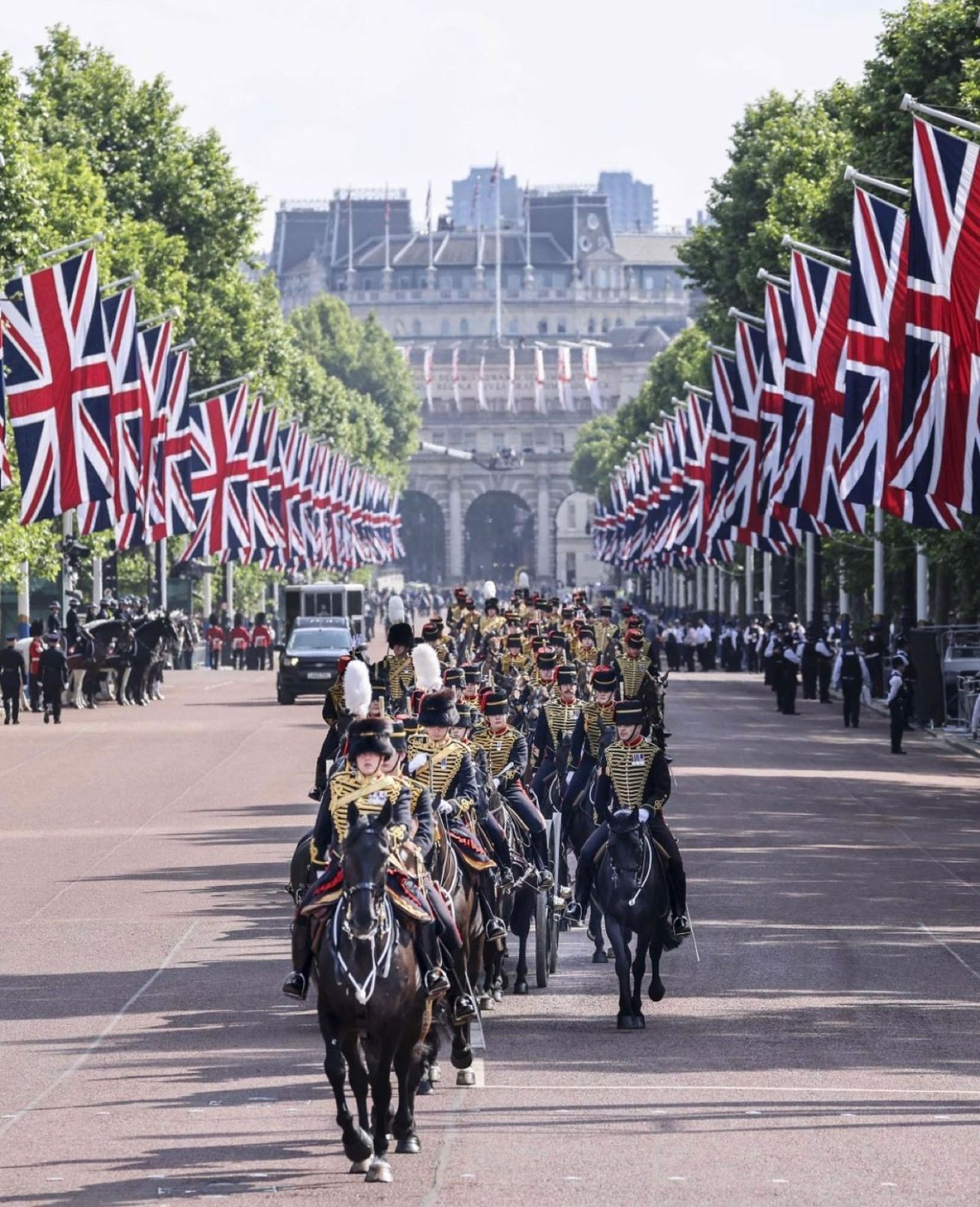 All You Need to Know About Queen Elizabeth’s Jubilee Parade - A&E Magazine