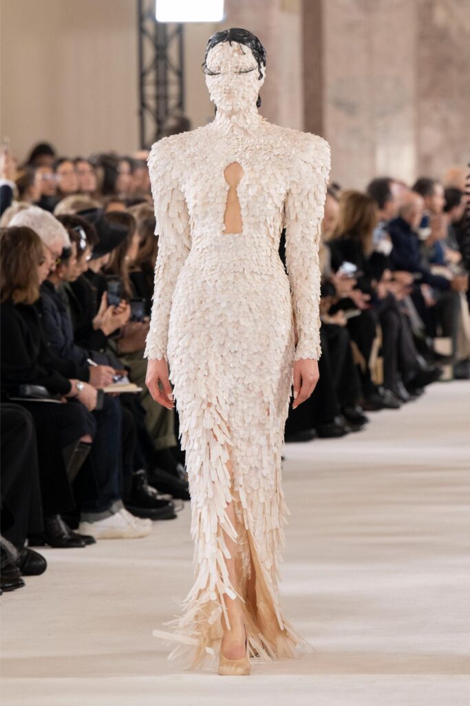 Schiaparelli Opens Couture Week With An Outstanding Surreal-Inspired ...