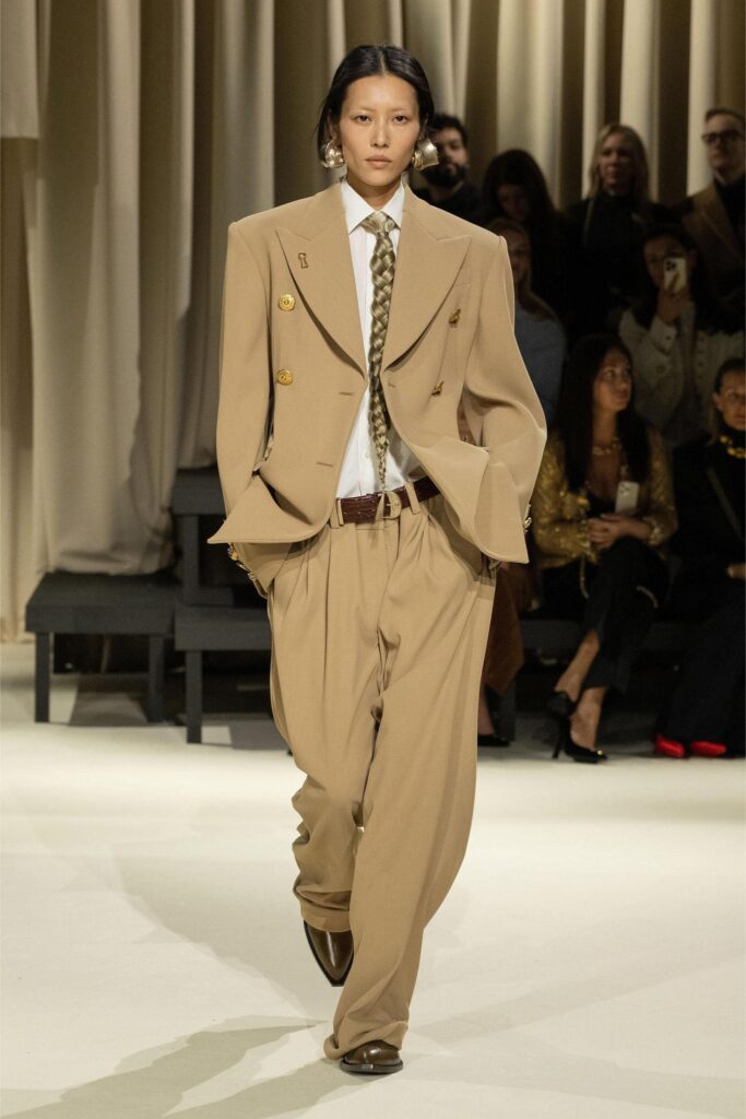 Ten key looks from the Schiaparelli FW24/25 Show In Paris - A&E Magazine