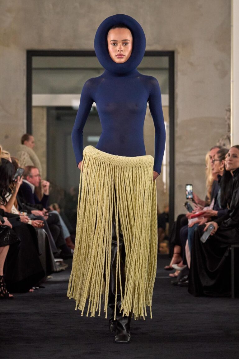 Alaïa Unveils a Sculpture-Inspired Collection for Summer-Fall 2025 - A ...