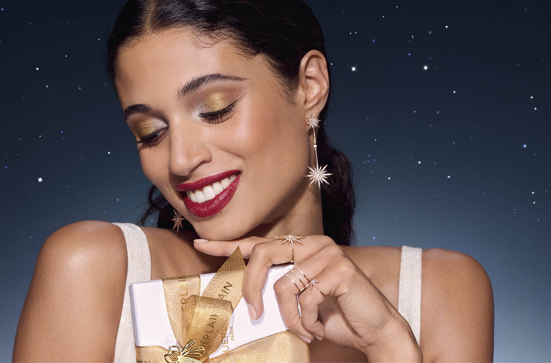 Beauty Wonderland, From eye-catching makeup looks to festive gifting ...